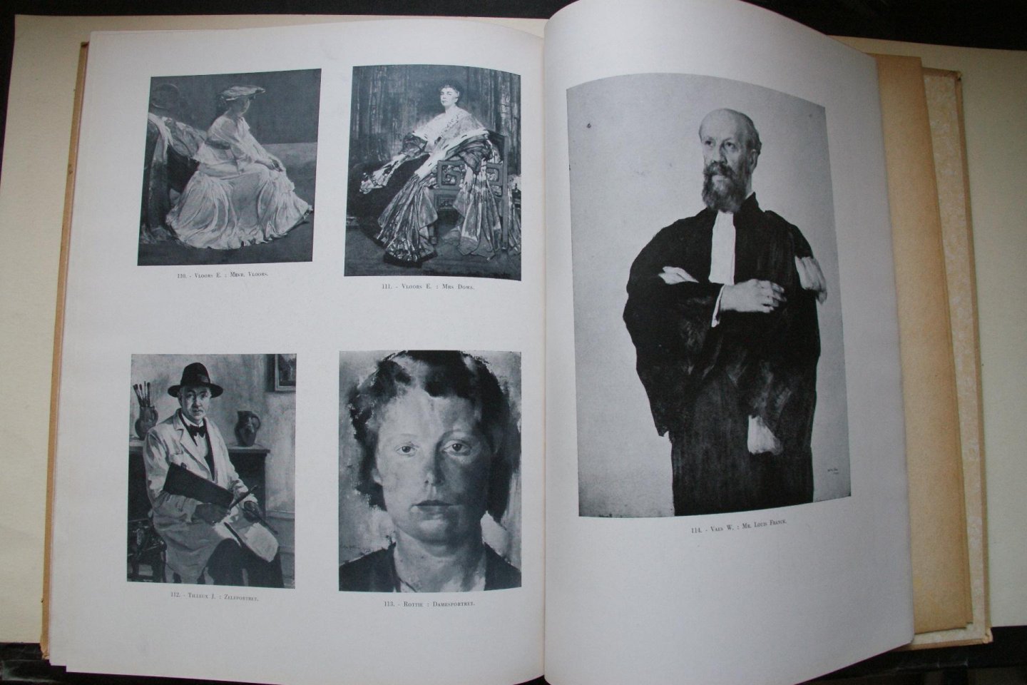 Boekwinkeltjes.nl - J. Muls - Een Eeuw Portret In Belgie